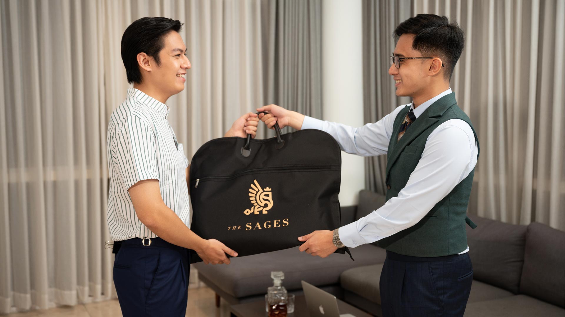 Giá may vest nam 2023 bao nhiêu là hợp lý và chất lượng? – The Sages